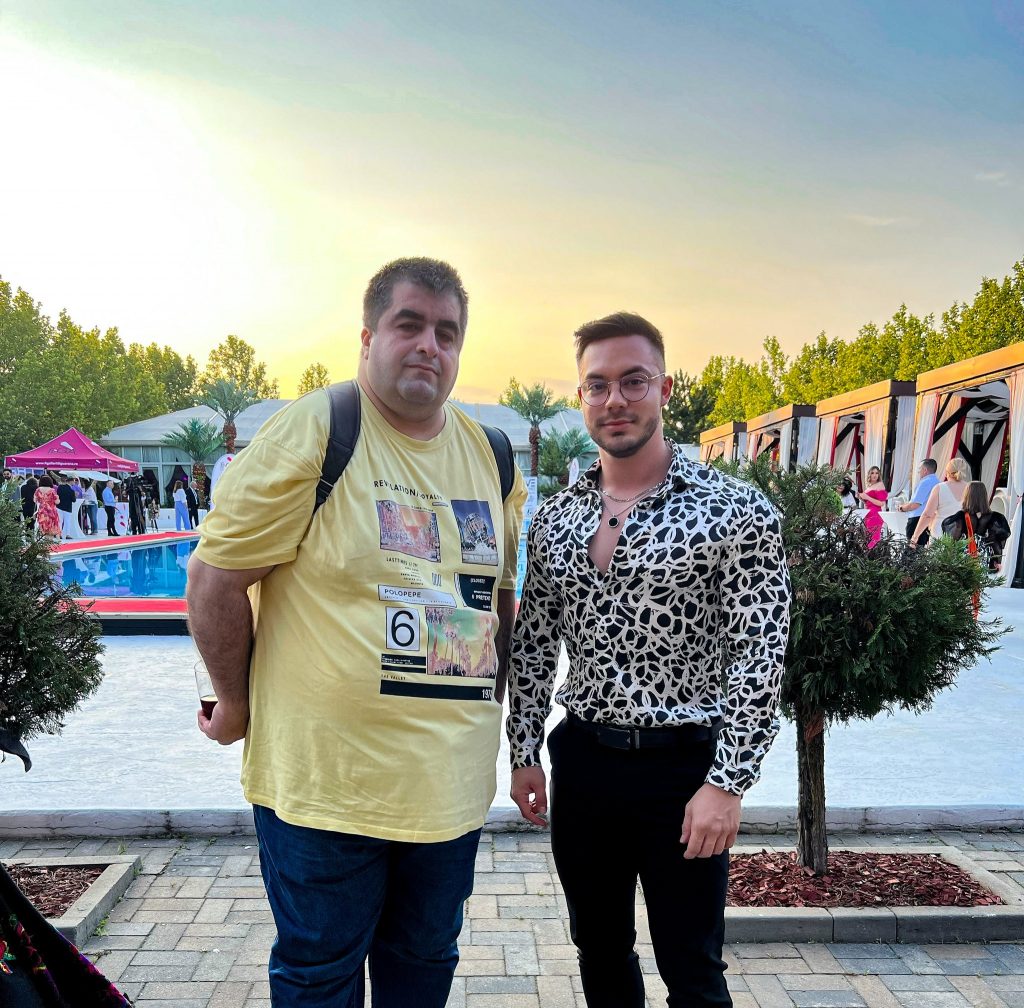 Doliu în presă. Jurnalistul Vedetelor este acum Îngerul Vedetelor ...